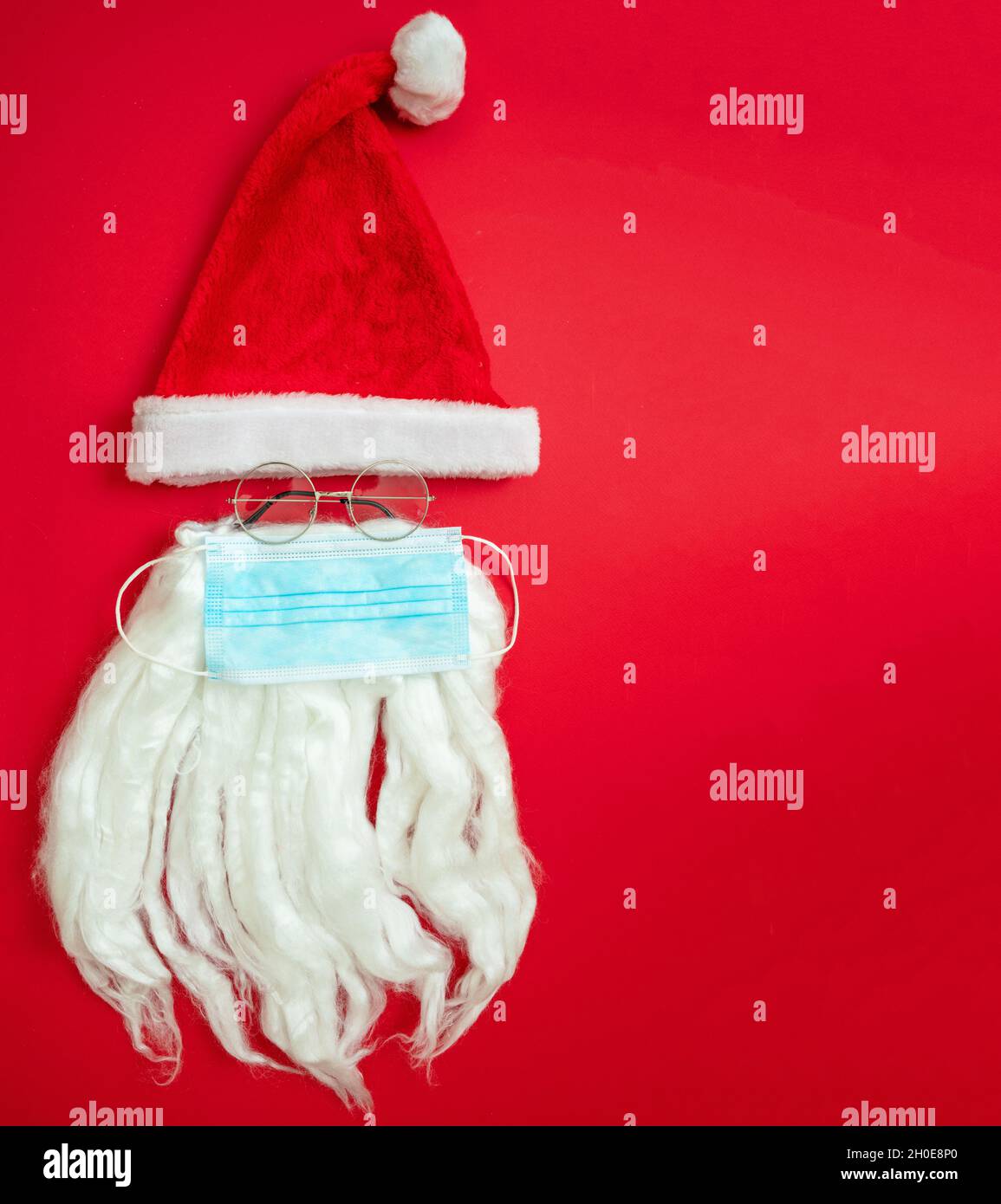 Safe Christmas background. Santa Claus wearing COVID 19 protective mask ...