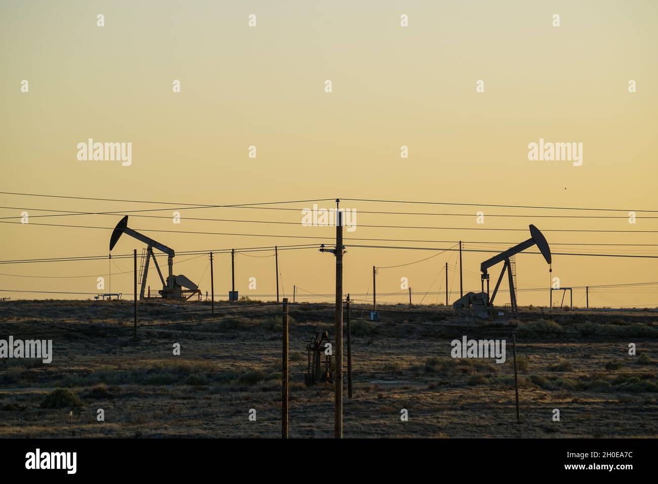 American oil fields hi-res stock photography and images - Alamy