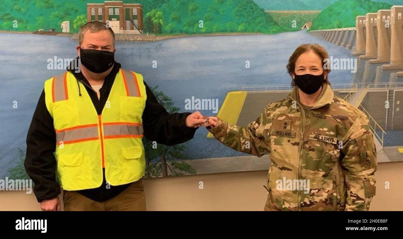 Maj. Gen. Diana Holland, Mississippi Valley Division Commander ...