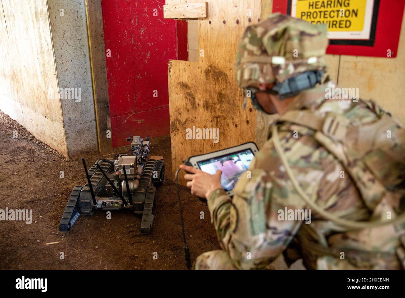 Soldiers assigned to Charlie Company, 2nd Battalion, 35th Infantry ...