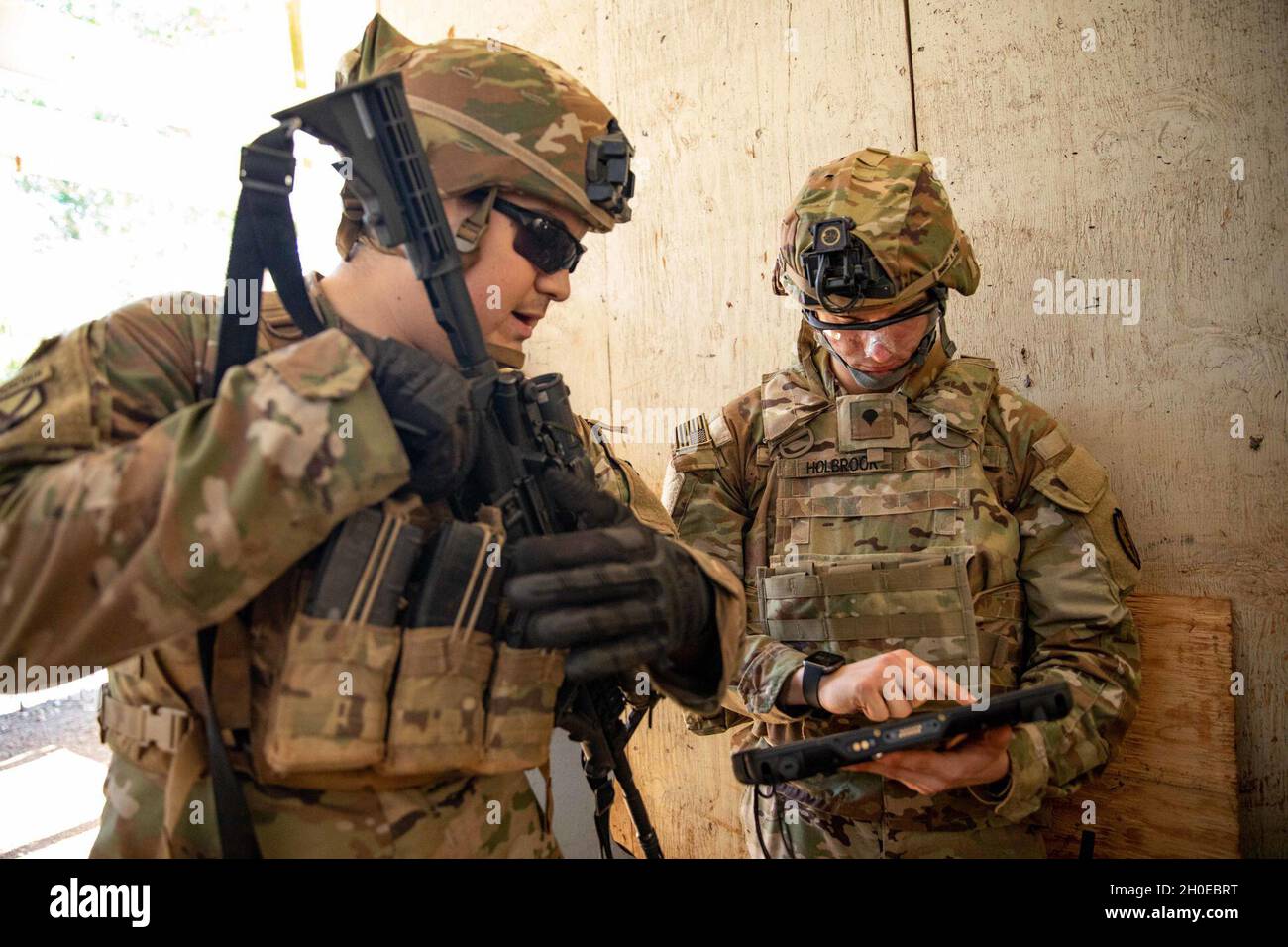 Soldiers assigned to Charlie Company, 2nd Battalion, 35th Infantry ...
