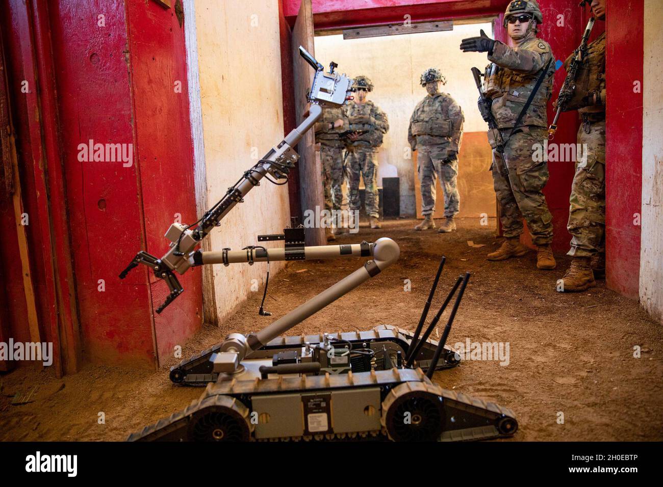 Soldiers assigned to Charlie Company, 2nd Battalion, 35th Infantry ...