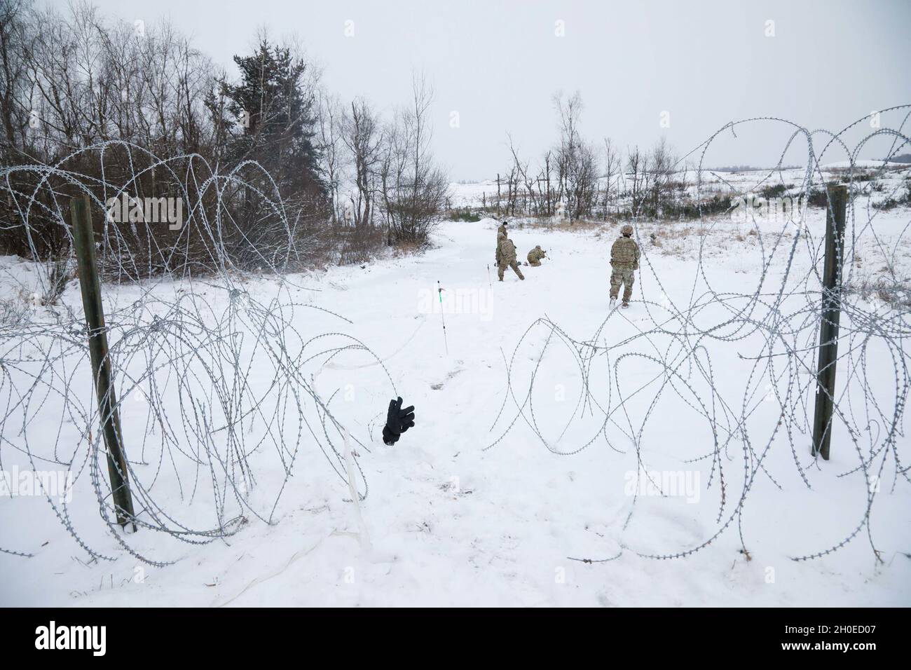 U.S. Soldiers assigned to 2nd platoon, Alpha Company, 91st Brigade ...
