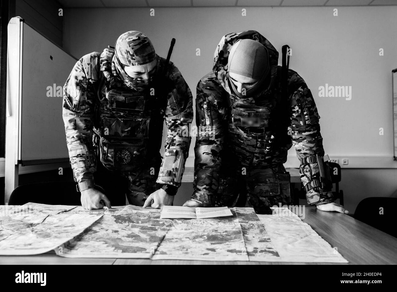 Romanian Special Forces plan their entry points for a raid during ...
