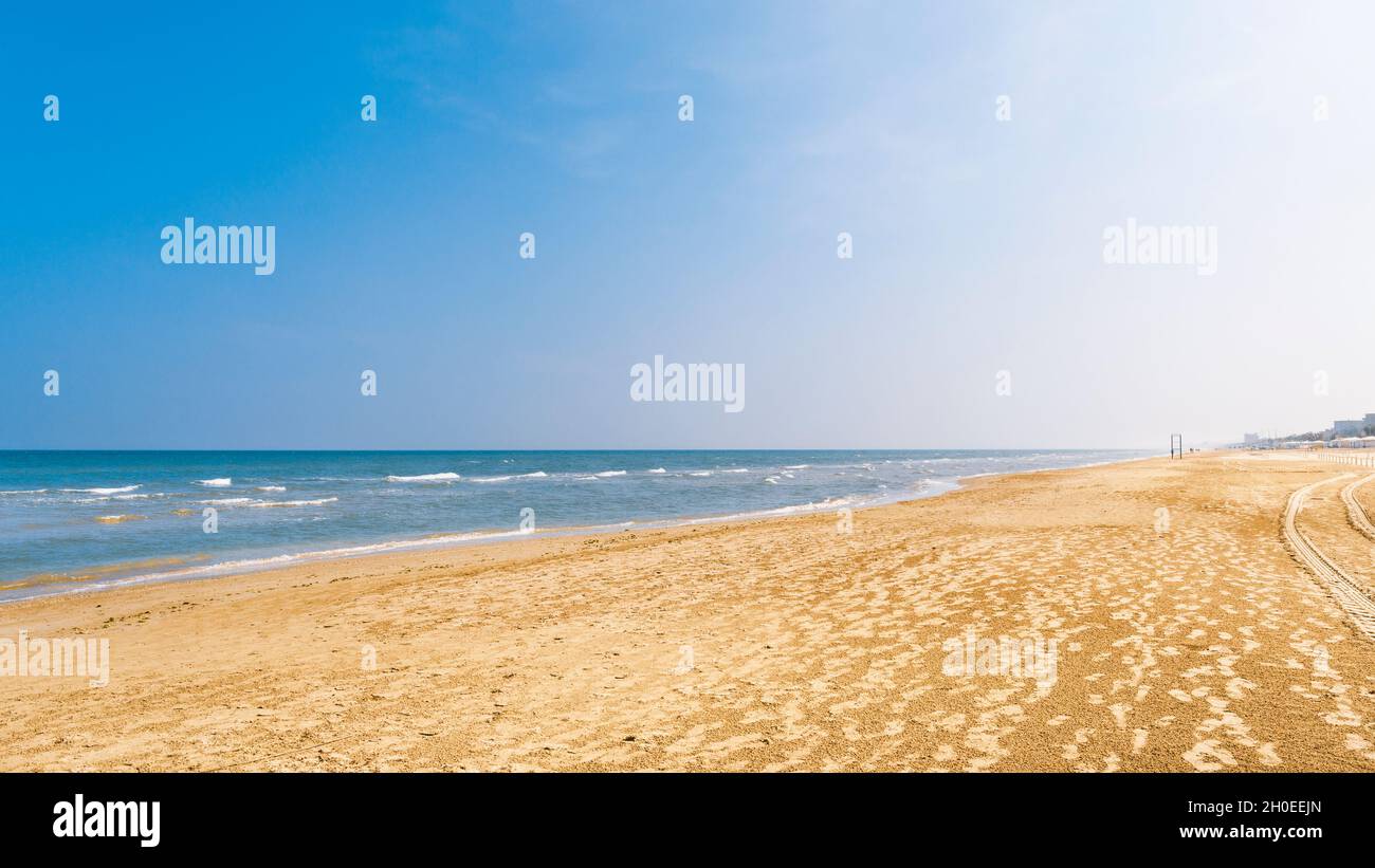 Clear waves hi-res stock photography and images - Alamy