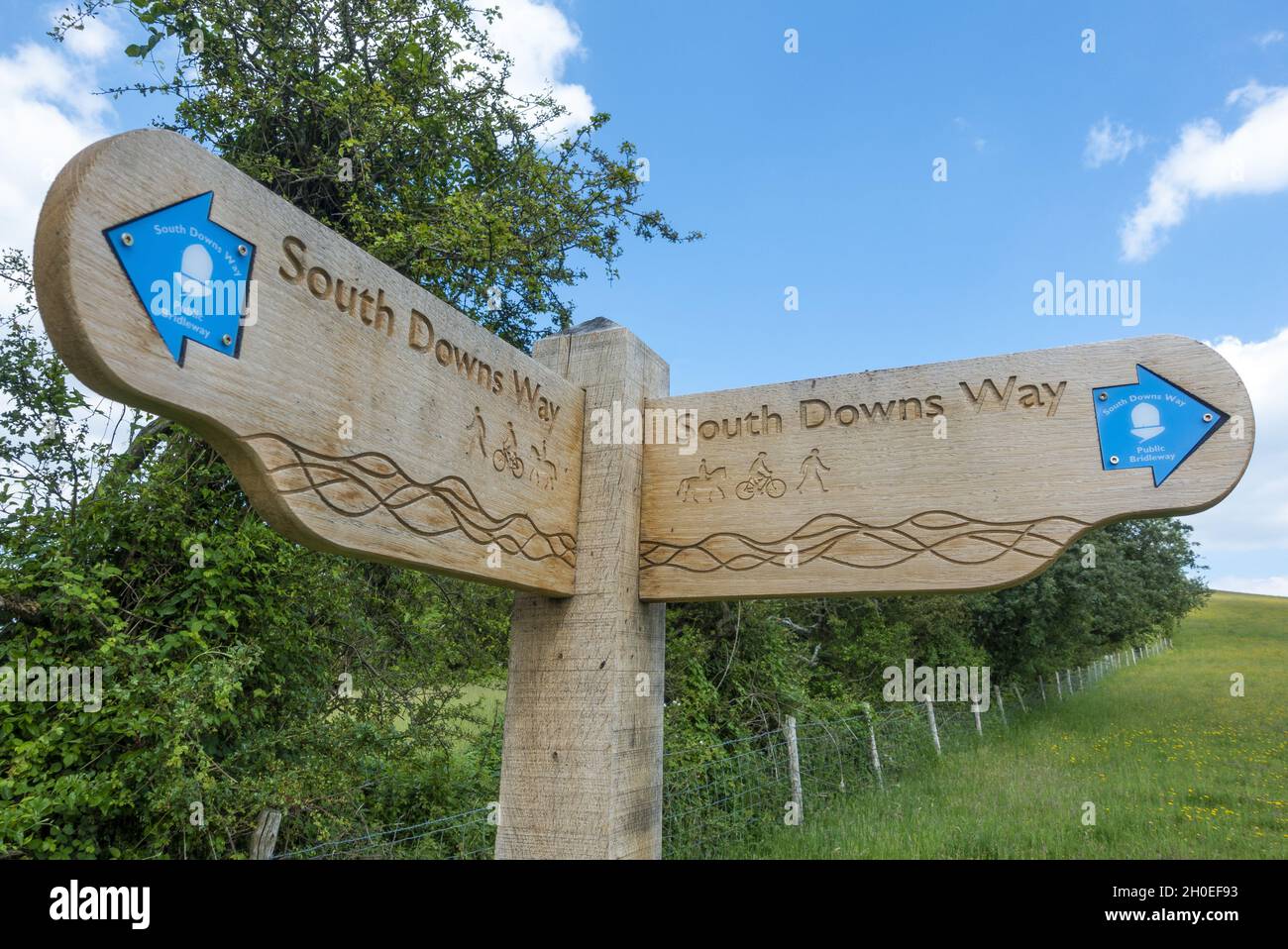 South downs footpath sign hi-res stock photography and images - Alamy