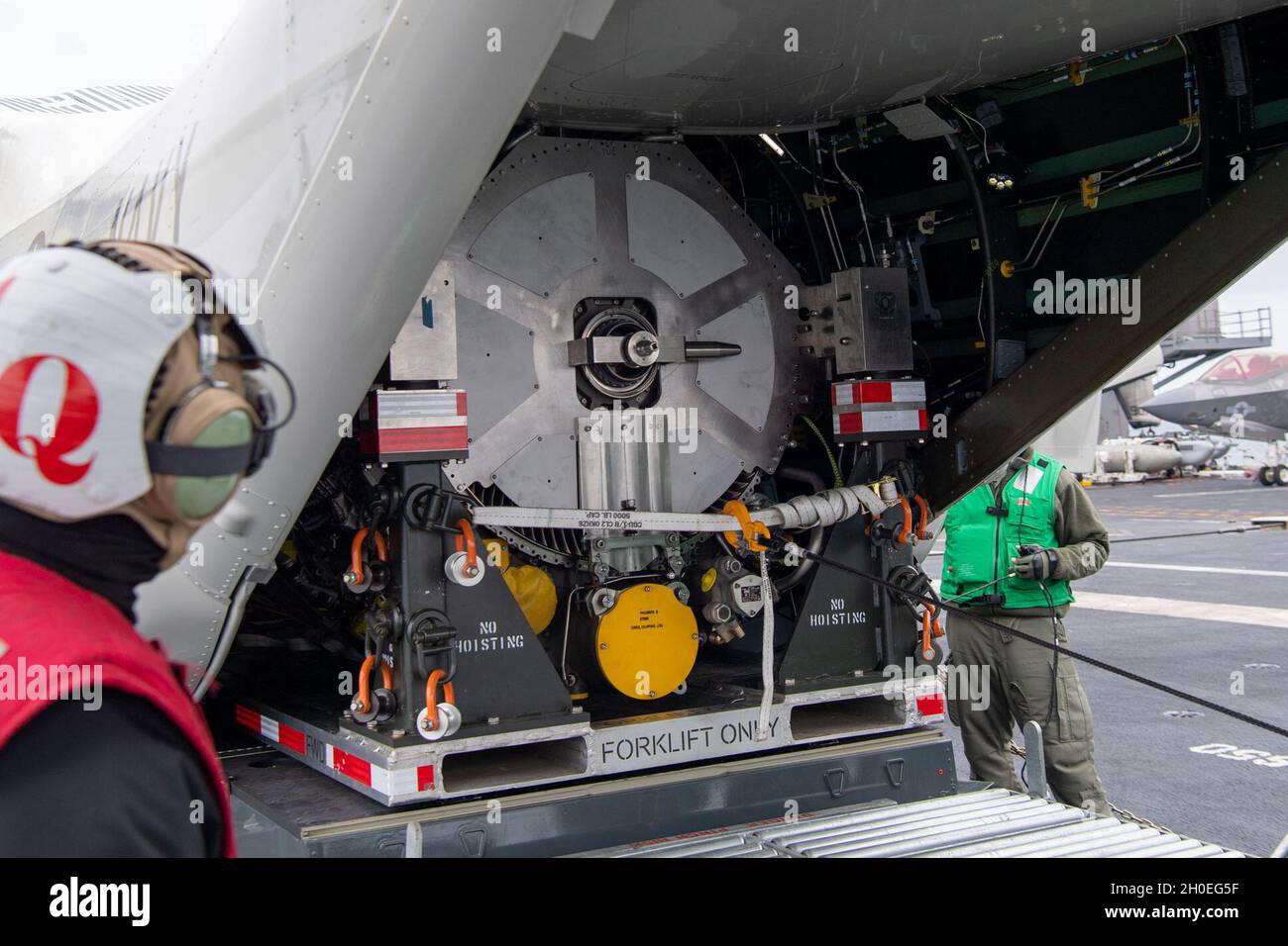 210211-N-MD461-1219 PACIFIC OCEAN (Feb. 11, 2021) Sailors assigned to ...