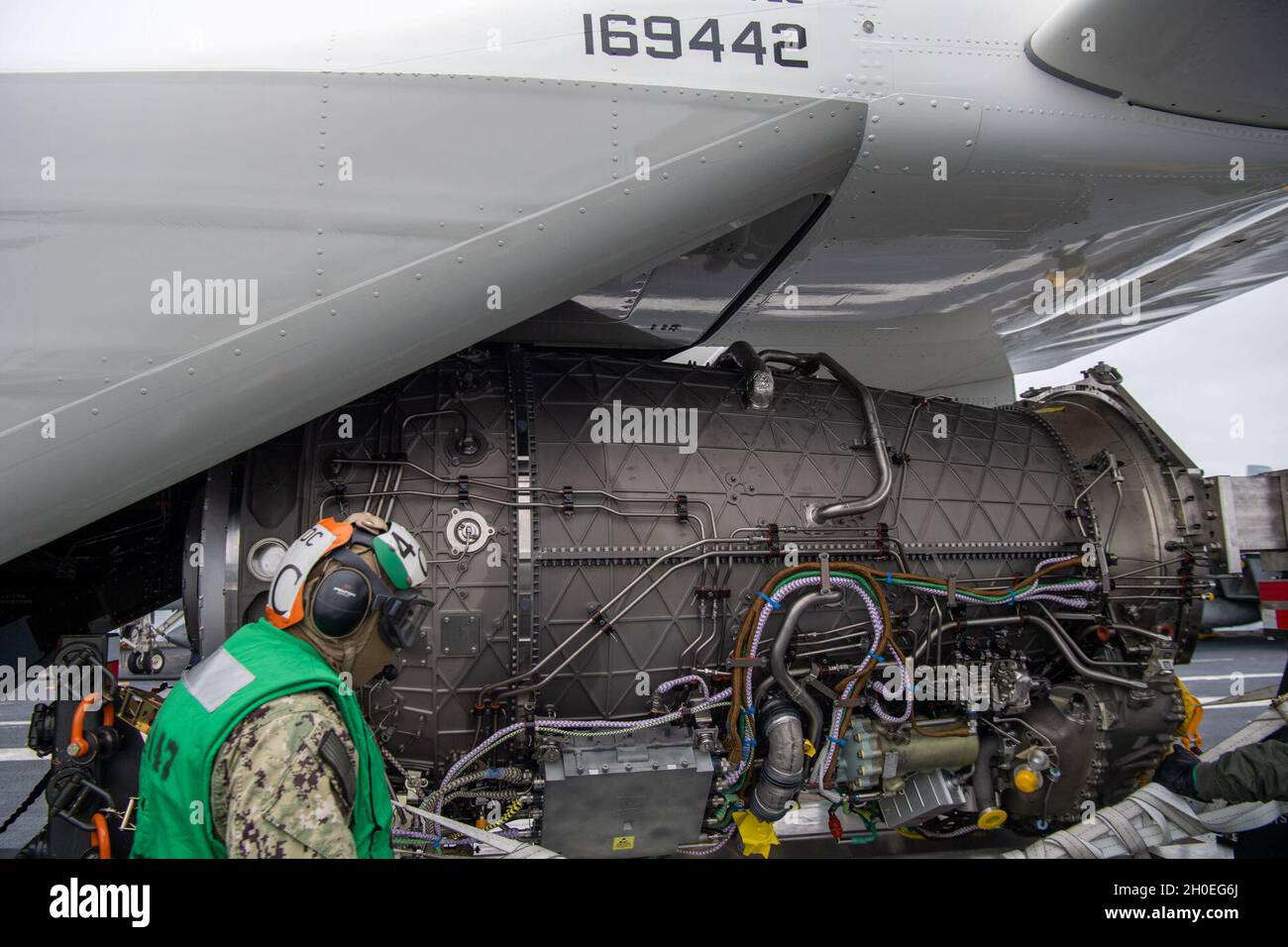 210211-N-MD461-1094 PACIFIC OCEAN (Feb. 11, 2021) Sailors assigned to ...