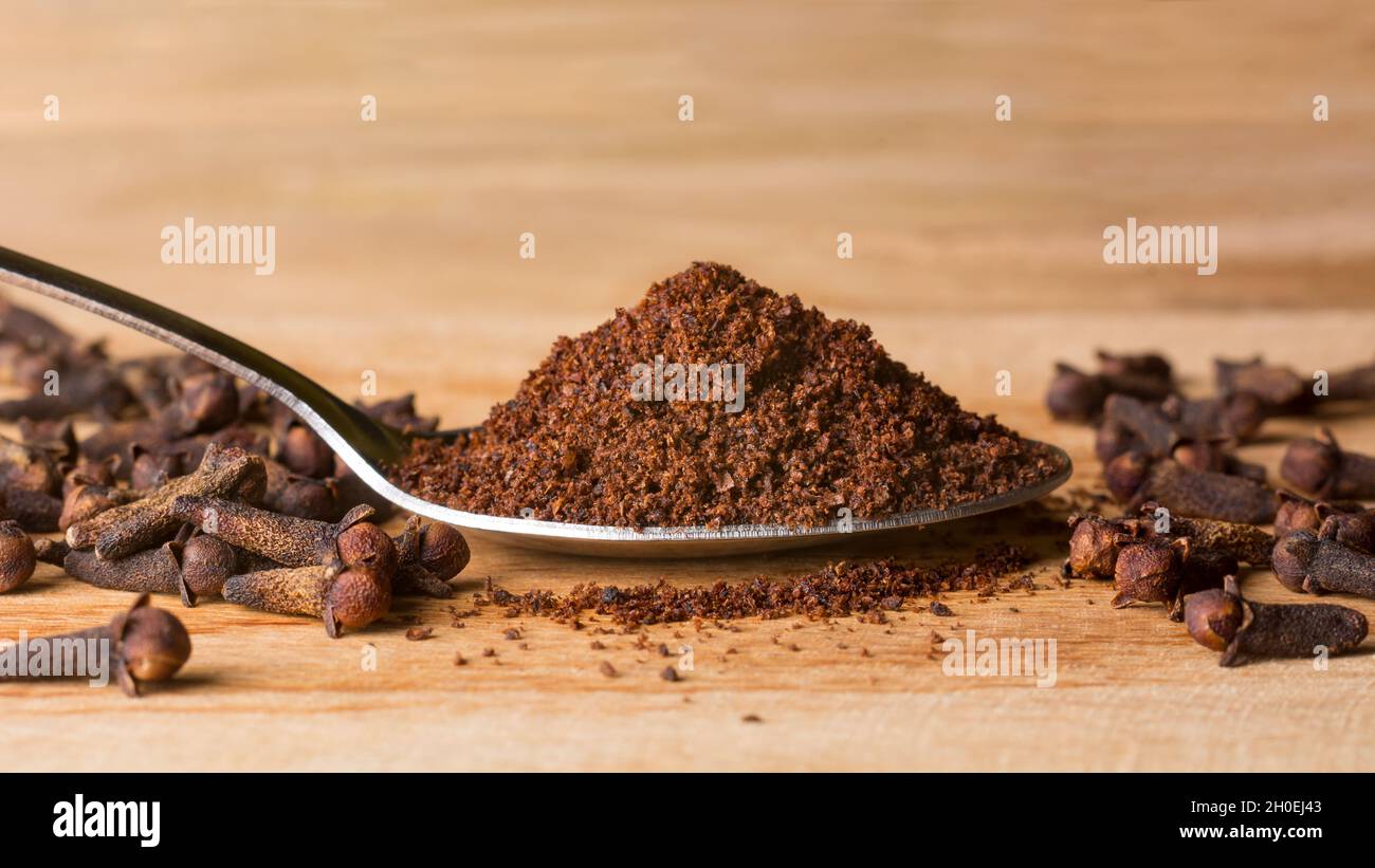 Clove powder hi-res stock photography and images - Alamy