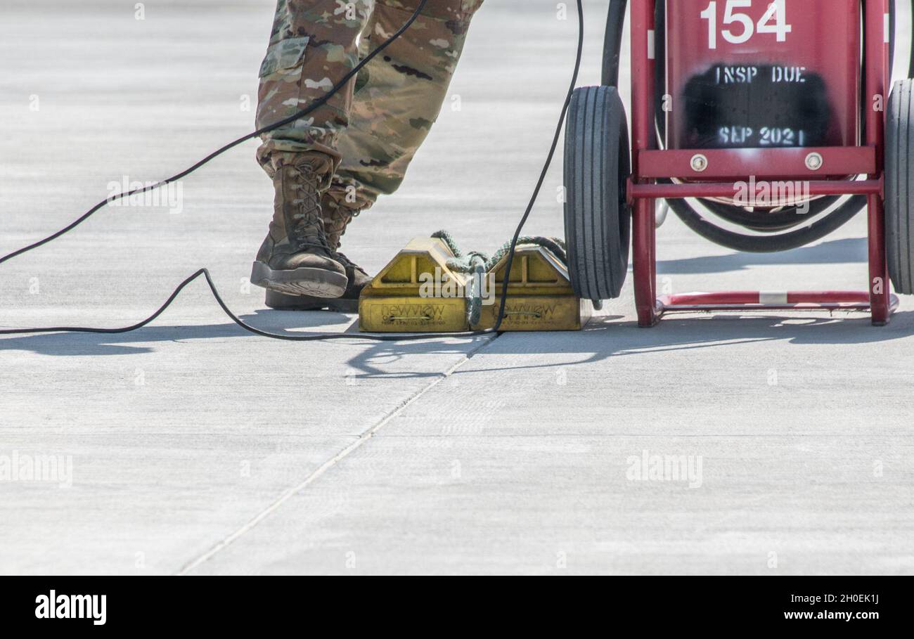 Wheel chocks hi-res stock photography and images - Alamy