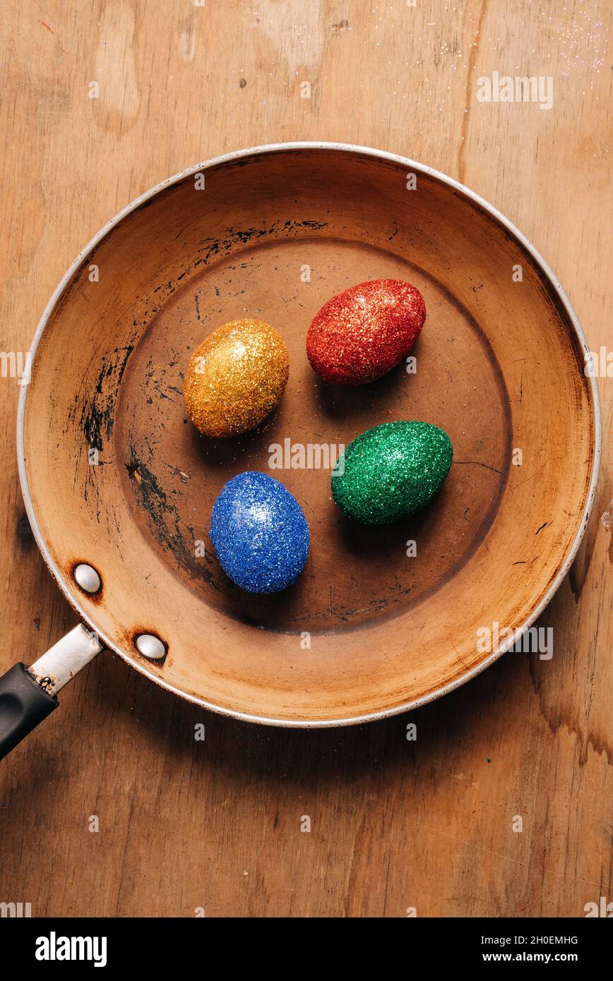 Top down pan hi-res stock photography and images - Alamy