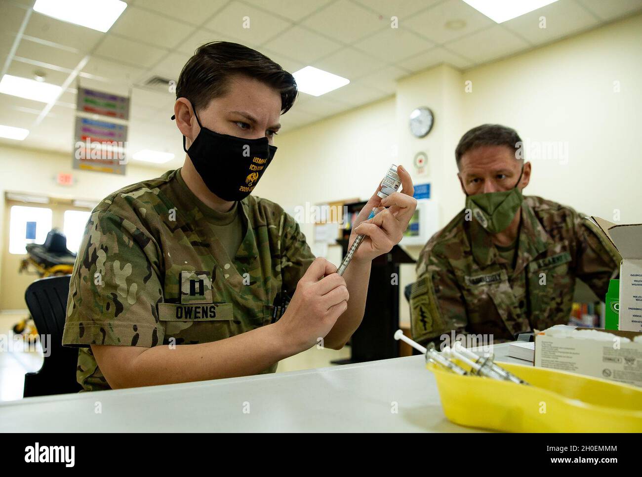 U.S. Army Soldiers assigned to the 228th Combat Support Hospital ...