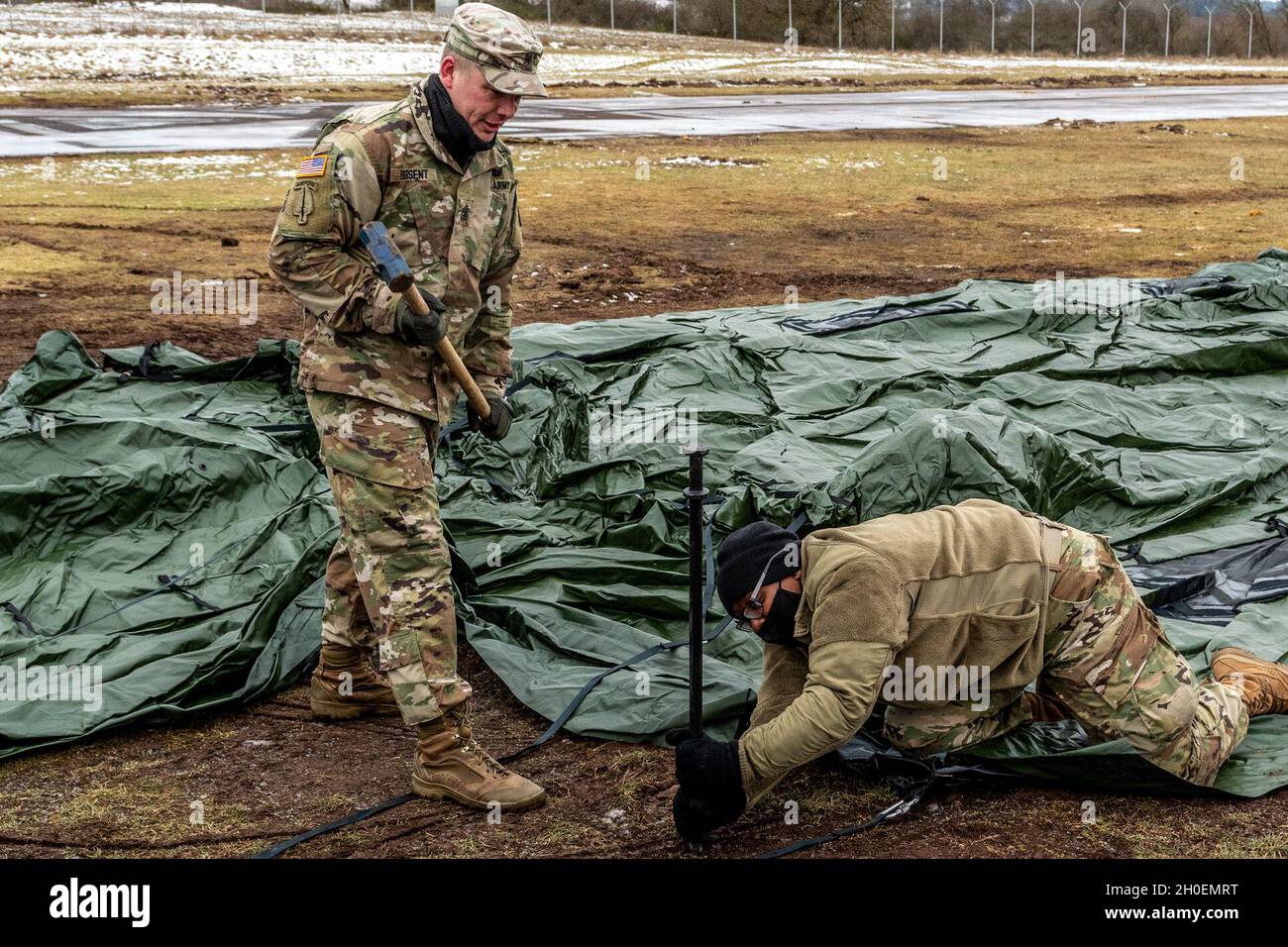 U.S. Army Soldiers assigned to 12th Combat Aviation Brigade(12th CAB ...