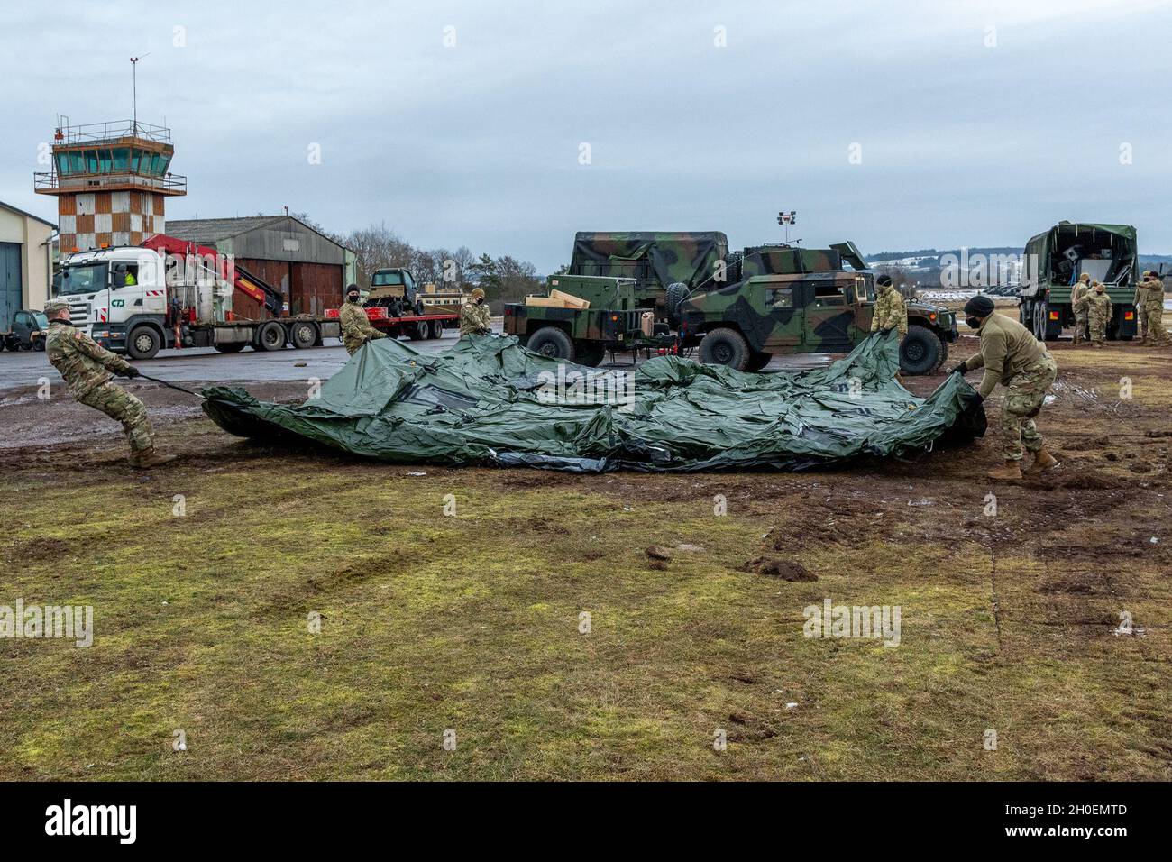 U.S. Army Soldiers assigned to 12th Combat Aviation Brigade(12th CAB ...