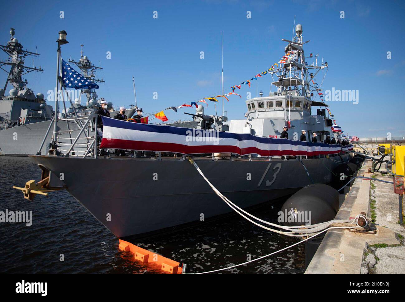 Uss shamal hi-res stock photography and images - Alamy