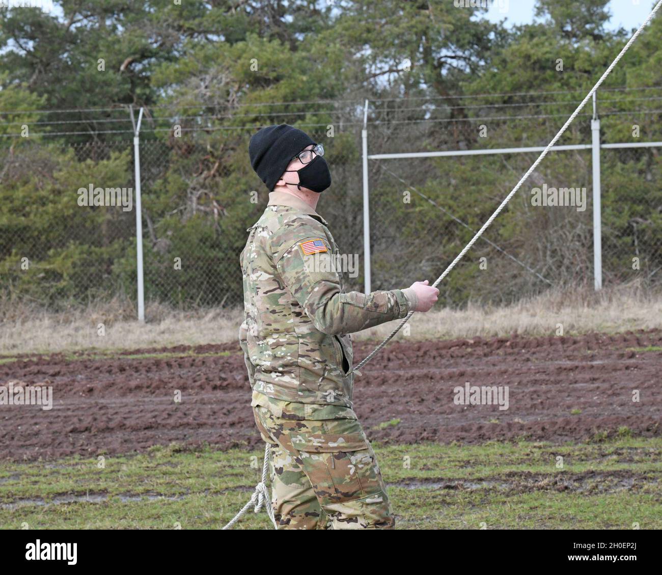 A U.S. Army soldier with 12th Combat Aviation Brigade (12th CAB ...