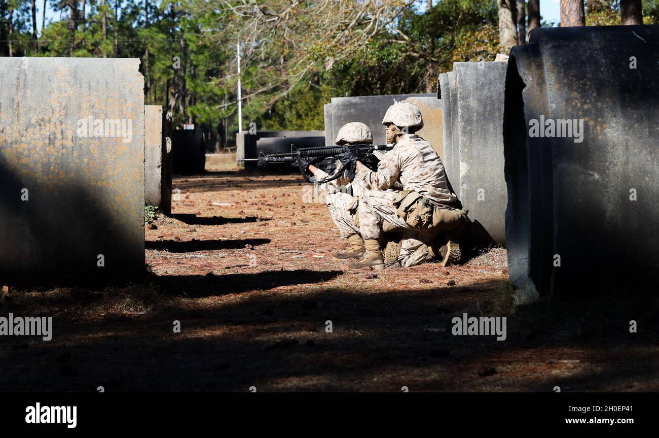 Recruits with Fox Company, 2nd Recruit Training Battalion, perform ...