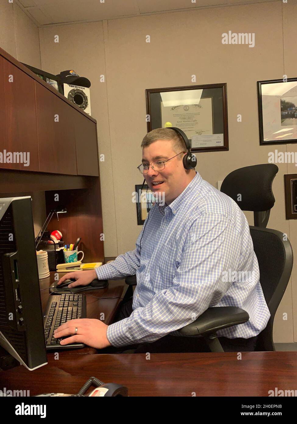 Kevin Cogley, serving as a recruiter at Naval Surface Warfare Center ...