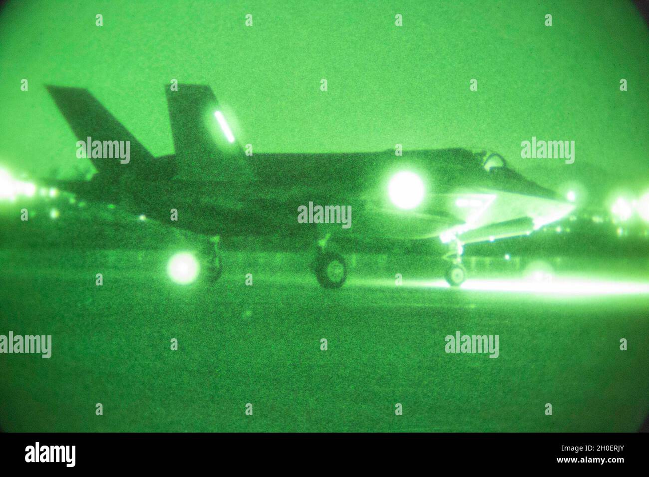 Lightning strikes aircraft hi-res stock photography and images - Alamy