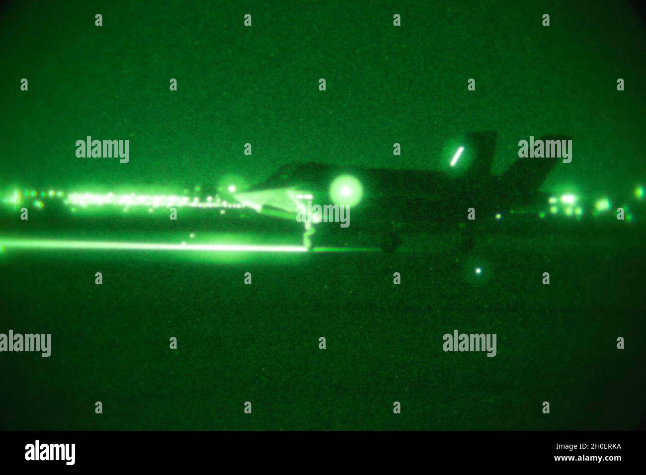 Lightning strikes aircraft hi-res stock photography and images - Alamy