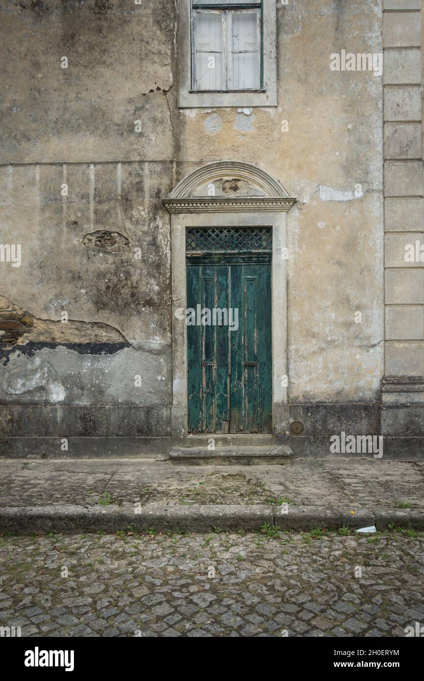 Abandoned dilapidated hi-res stock photography and images - Alamy