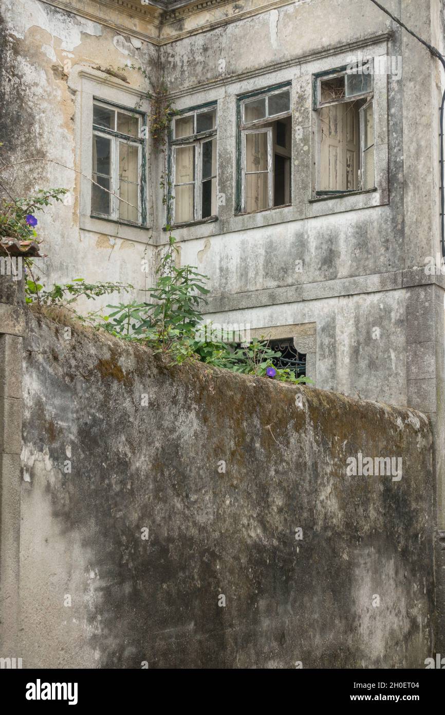 Abandoned dilapidated hi-res stock photography and images - Alamy