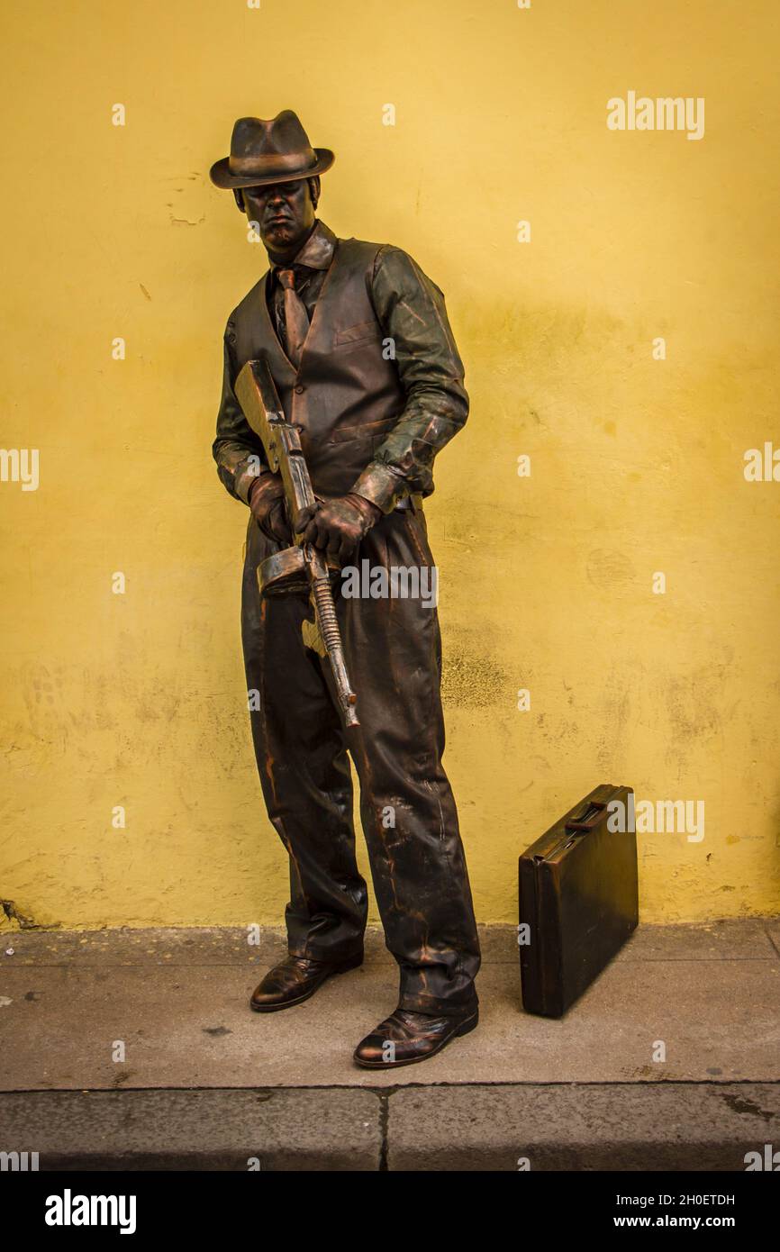 Man with gun havana hi-res stock photography and images - Alamy