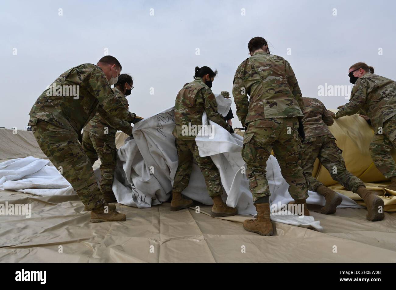 U.S. Air Force Airmen assigned to the 386th Air Expeditionary Wing ...