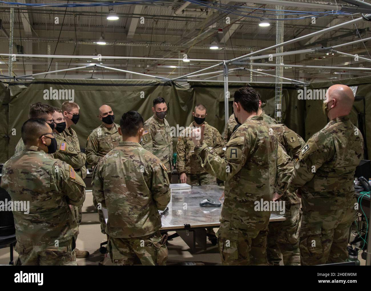 National Guard Soldiers assigned to 3-161 Infantry Dark Rifles, 81st ...