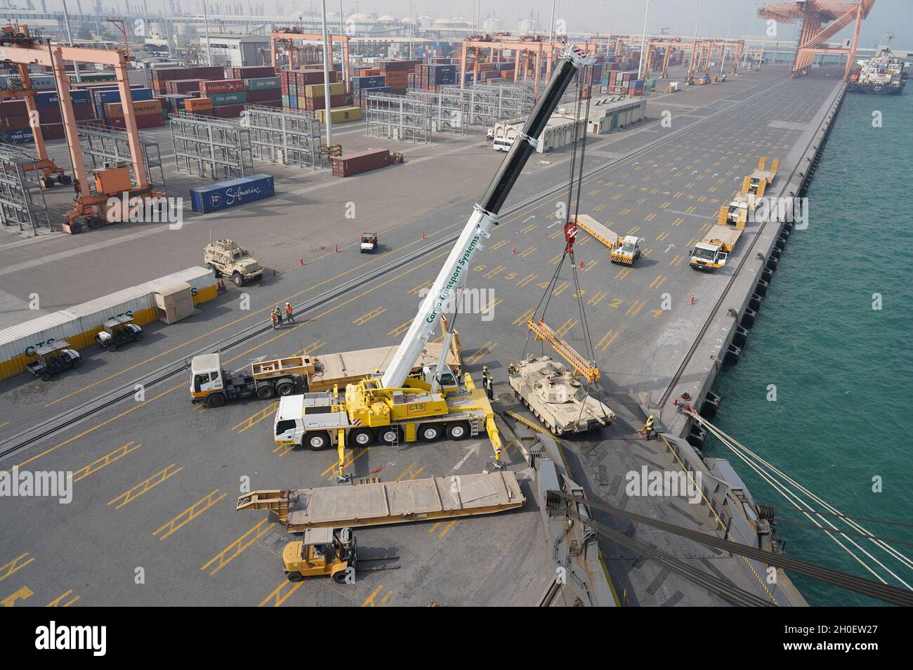 Port of shuaiba hi-res stock photography and images - Alamy