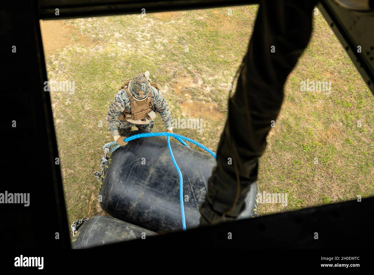 A U.S. Marine with Helicopter Support Team, 3d Landing Support ...