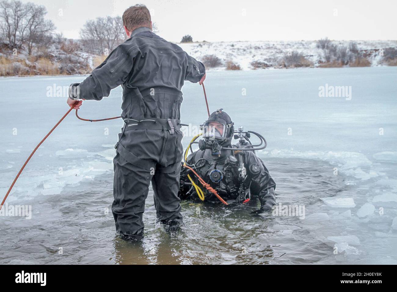 Green Berets from 10th Special Forces Group (Airborne) places a safety ...