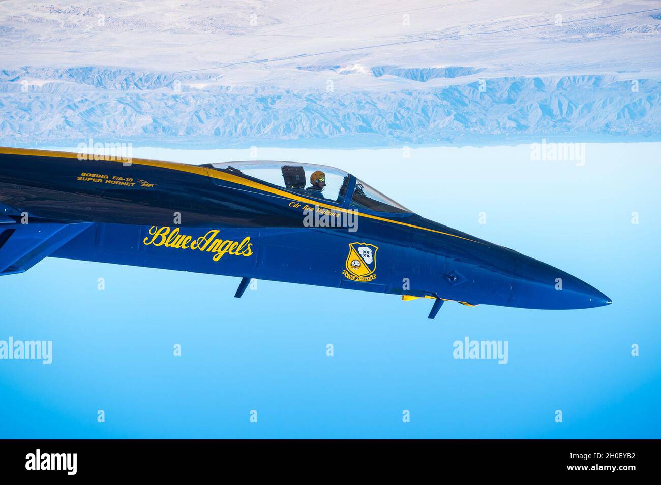 Lead solo pilot hi-res stock photography and images - Alamy