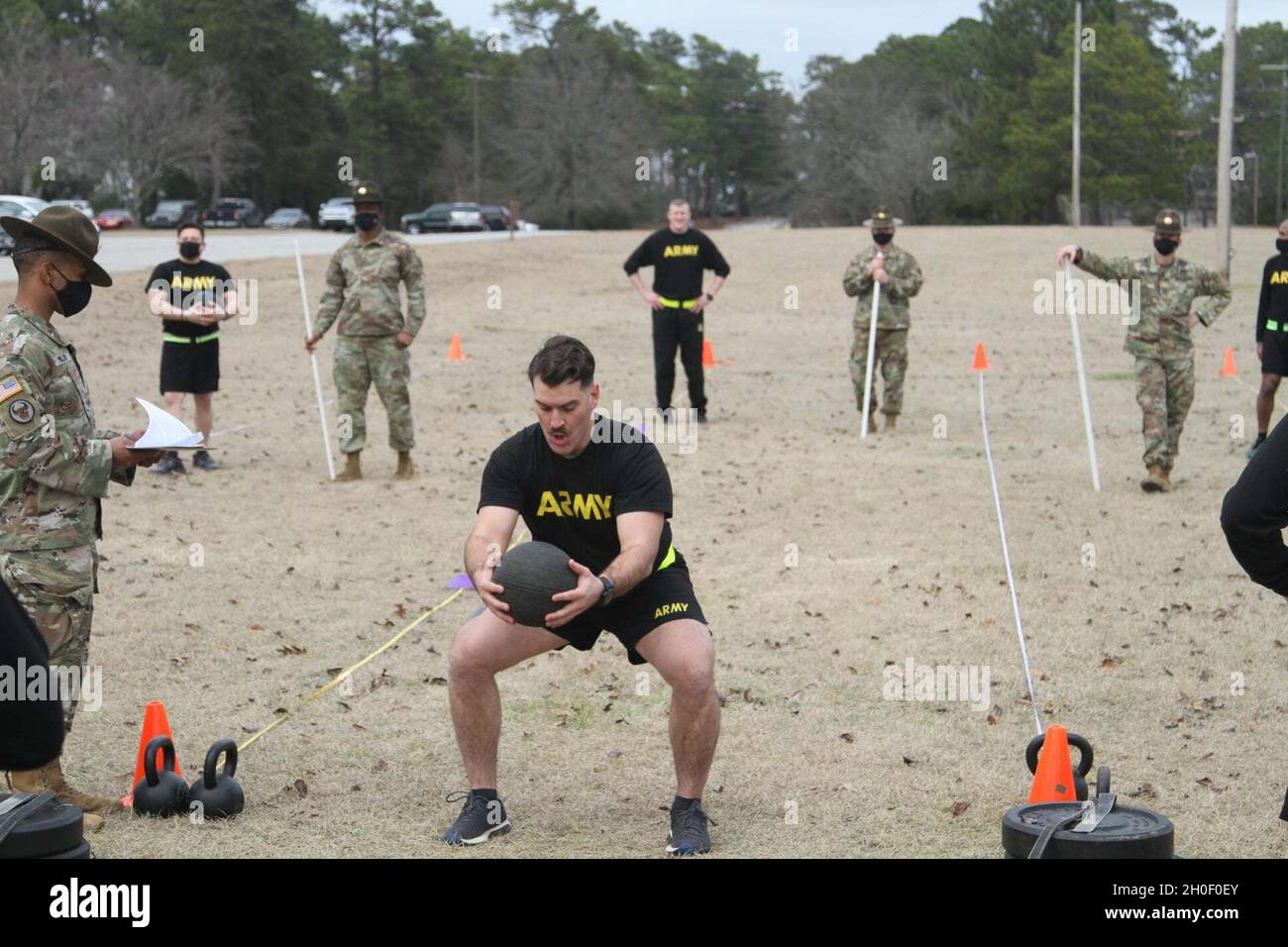The 353rd Civil Affairs Command (CACOM) competitors in the 352nd CACOM ...