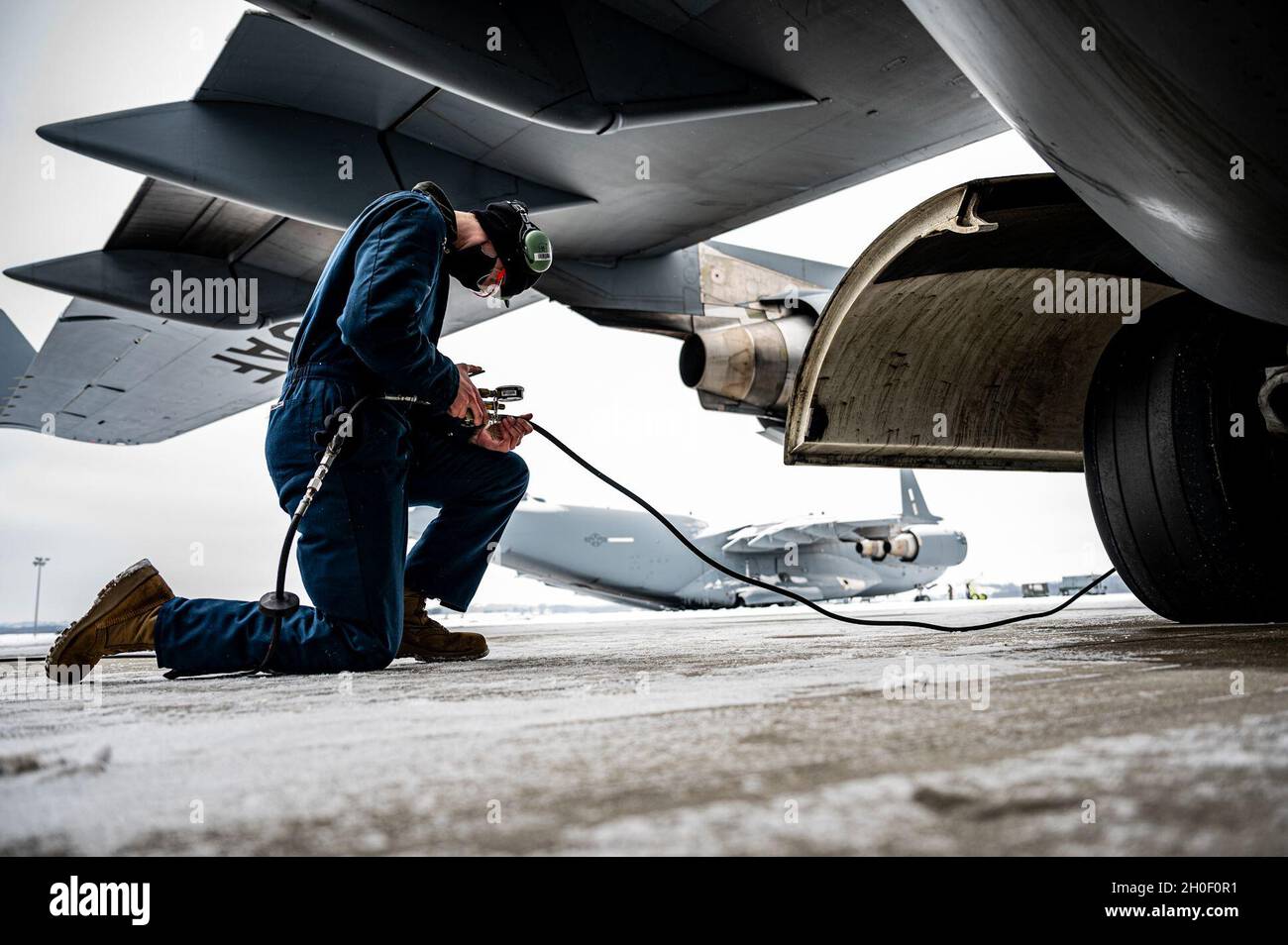 Airman 1st Class Kyle Molnar, 911th Aircraft Maintenance Squadron crew ...