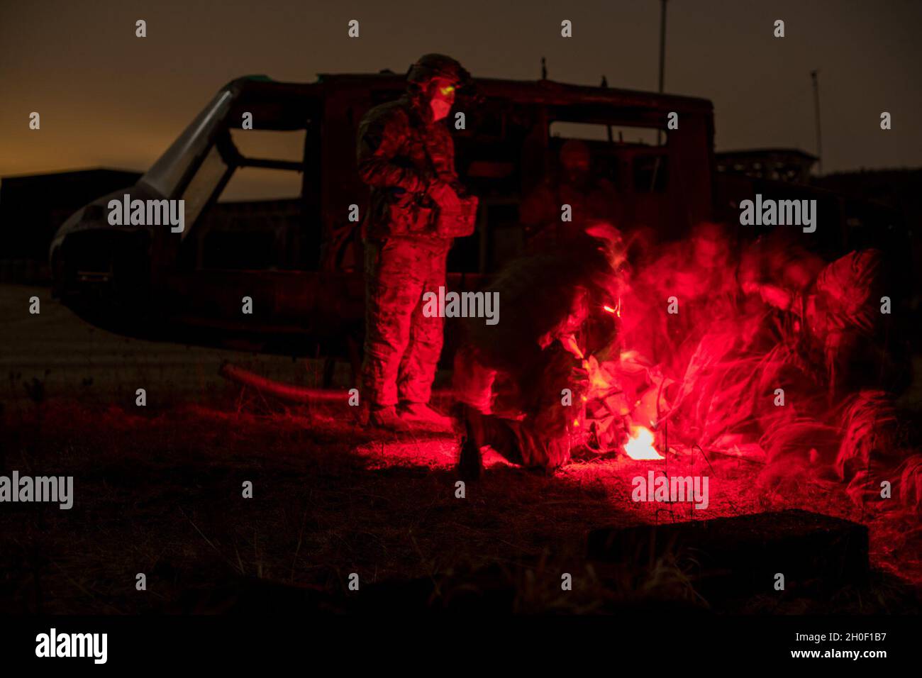 A CH-47F Chinook helicopter crew assigned to the 101st Combat Aviation ...