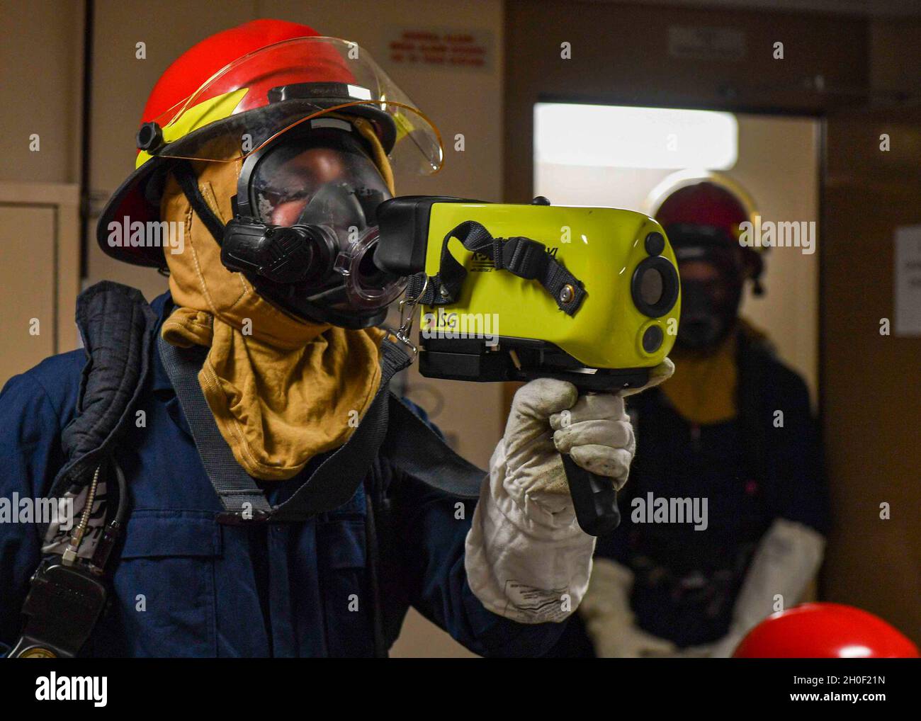 Naval firefighting thermal imager nfti hi-res stock photography and ...