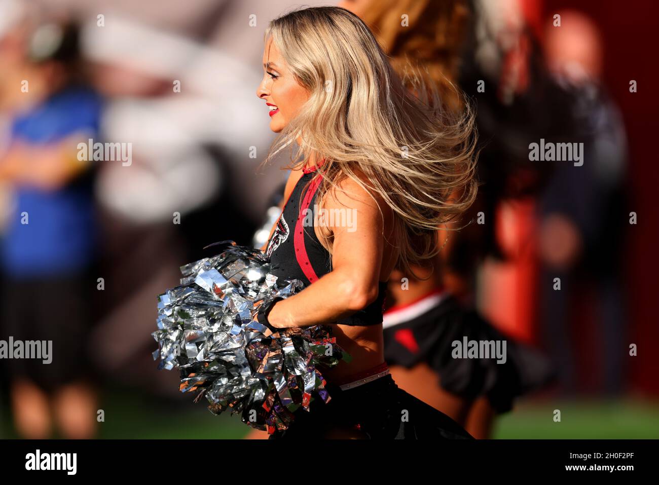 Atlanta falcons cheerleaders hi-res stock photography and images - Alamy