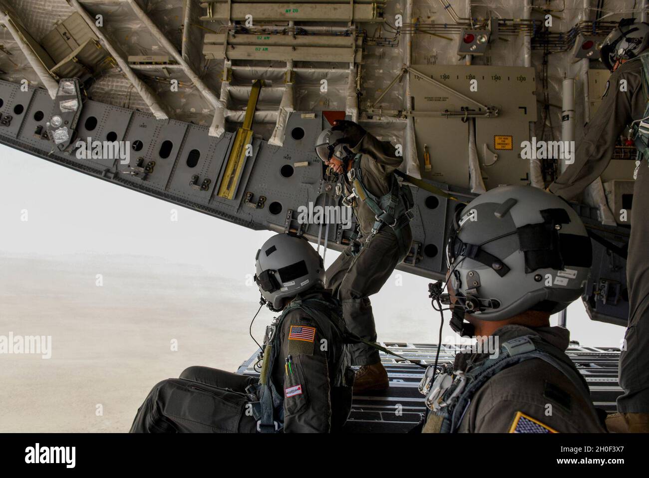 Parachute plane door hi-res stock photography and images - Alamy