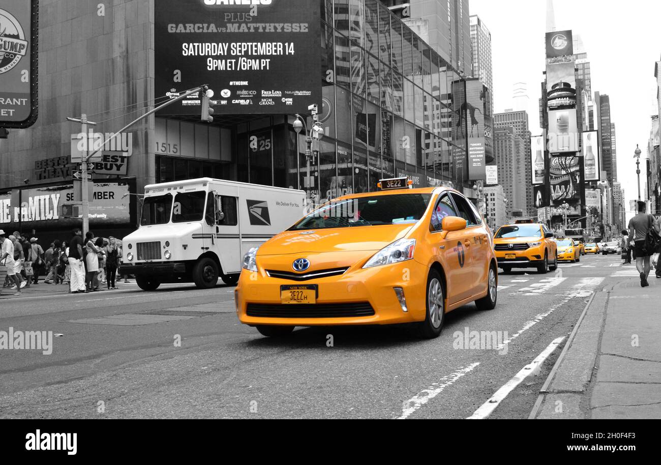 Taxi time square hi-res stock photography and images - Alamy