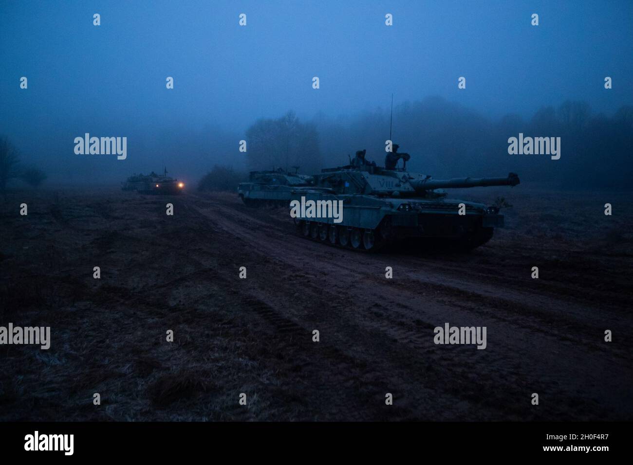 Italian soldiers assigned to Bravo Company, 11th Bersaglieri Battalion ...