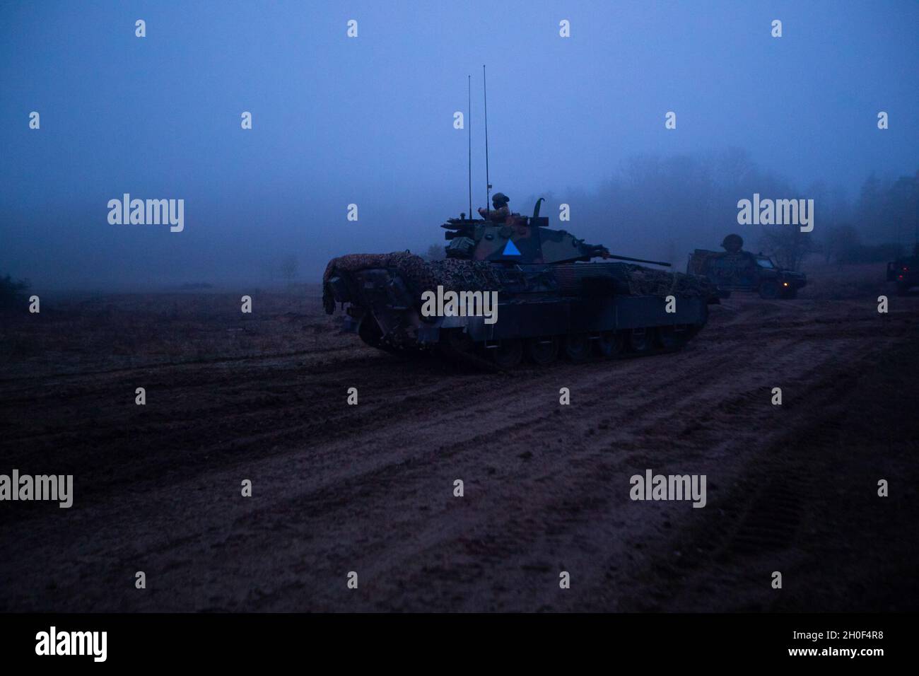 Italian soldiers assigned to Bravo Company, 11th Bersaglieri Battalion ...