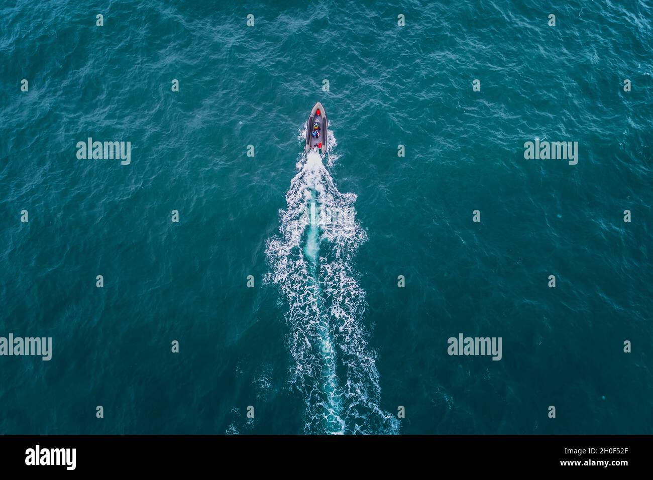 Aerial speed boat hi-res stock photography and images - Alamy