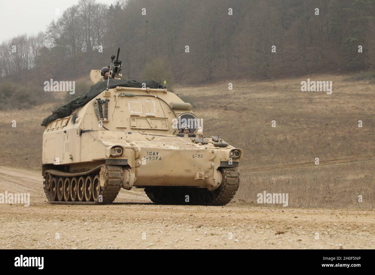 U.S. Army Soldiers of the 1-82nd Field Artiliary Regiment move to the ...