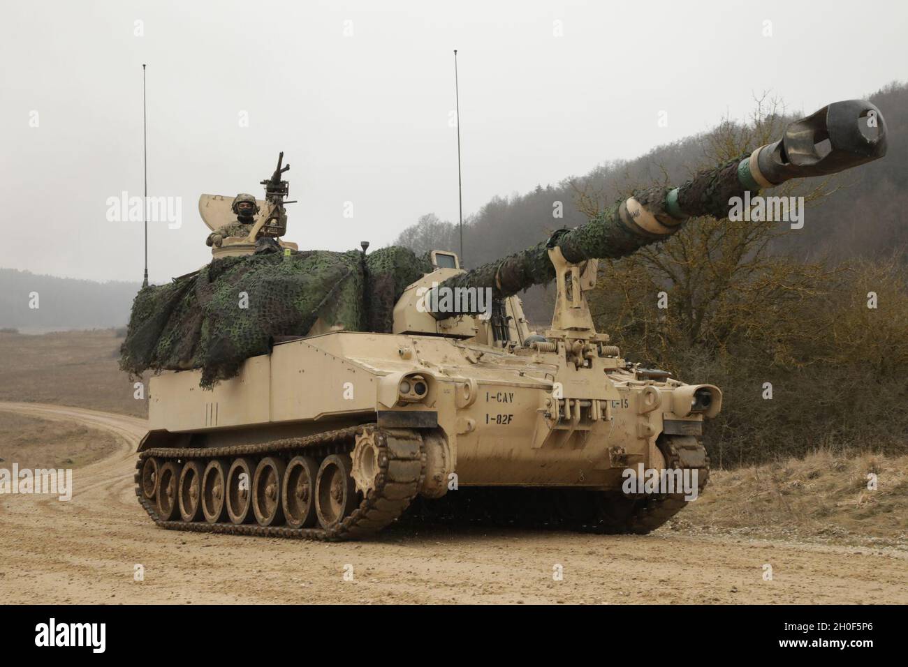 M109a6 paladin howitzer hi-res stock photography and images - Alamy