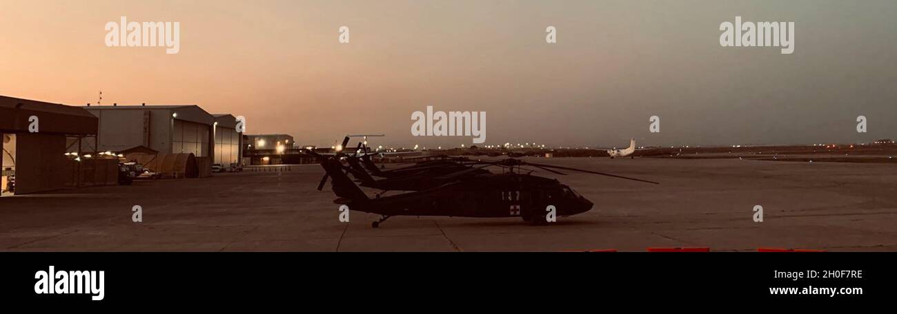 Uh 60 black hawk parked on hi-res stock photography and images - Alamy