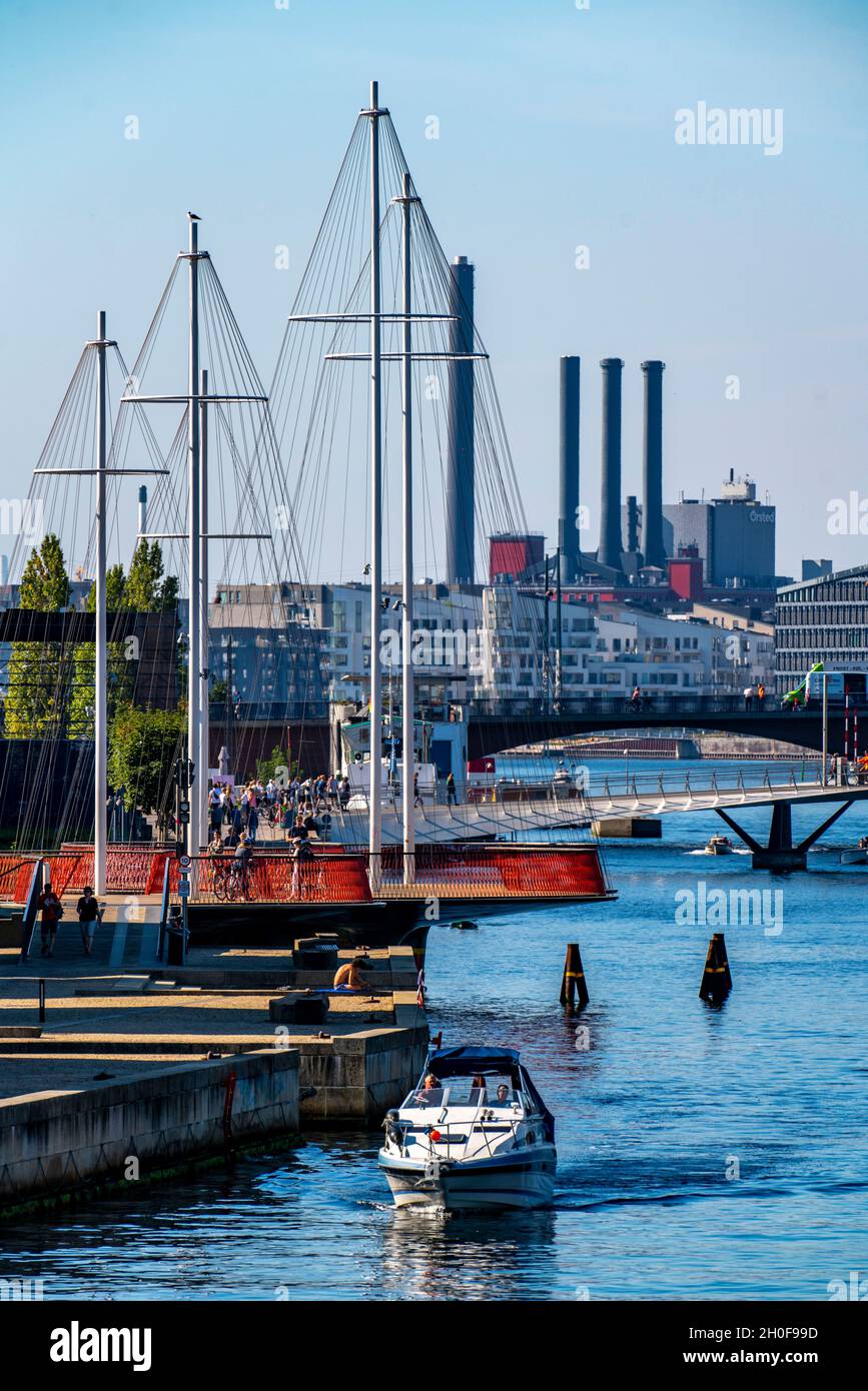 View over the harbour, in front left the Cirkelbroen bridge, the Lille ...