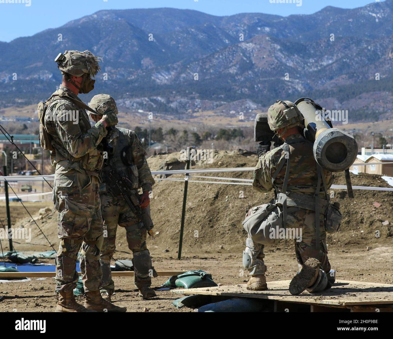 An Infantryman assigned to 4th Infantry Division practices using the ...