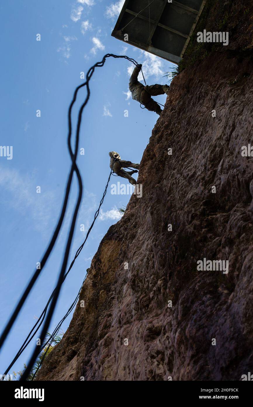 Soldiers with the Japan Ground Self-Defense Force and U.S. Army execute ...