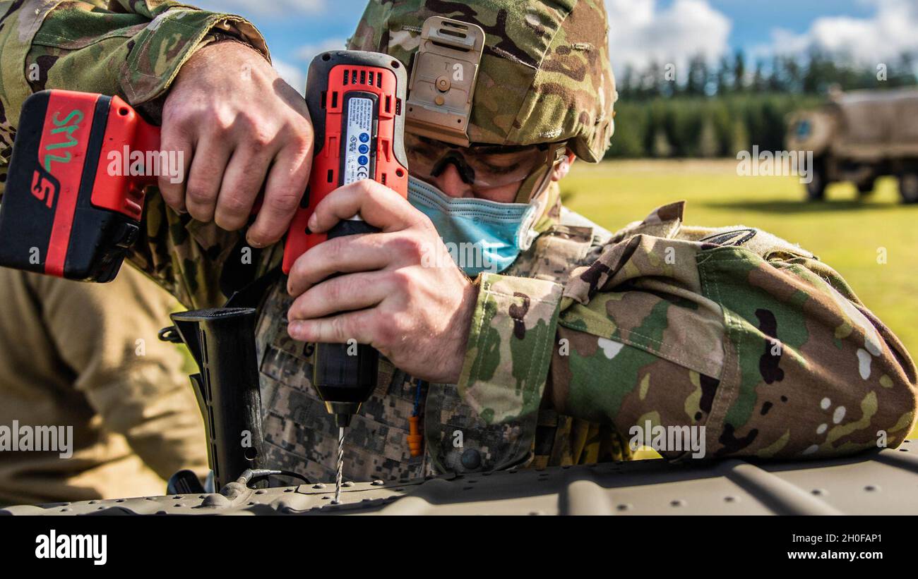 Uh 60 black hawk repairer hi-res stock photography and images - Alamy